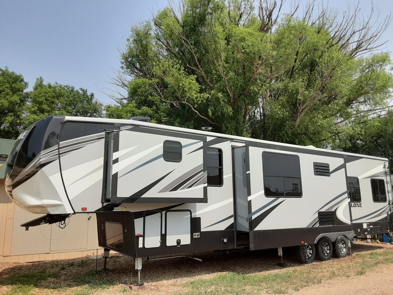 2019 Heartland Cyclone 4005 HD Edition – $84,900 – Auto Seller Marketing